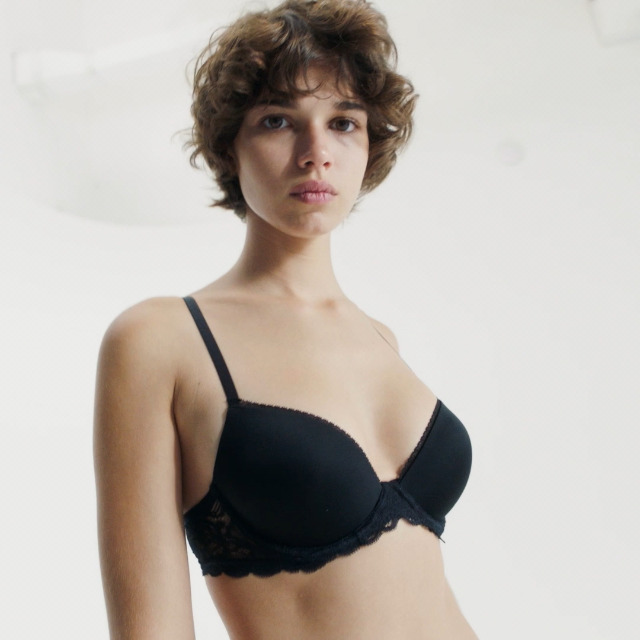 Calvin Klein Women's Seductive Comfort with Lace Demi Lift